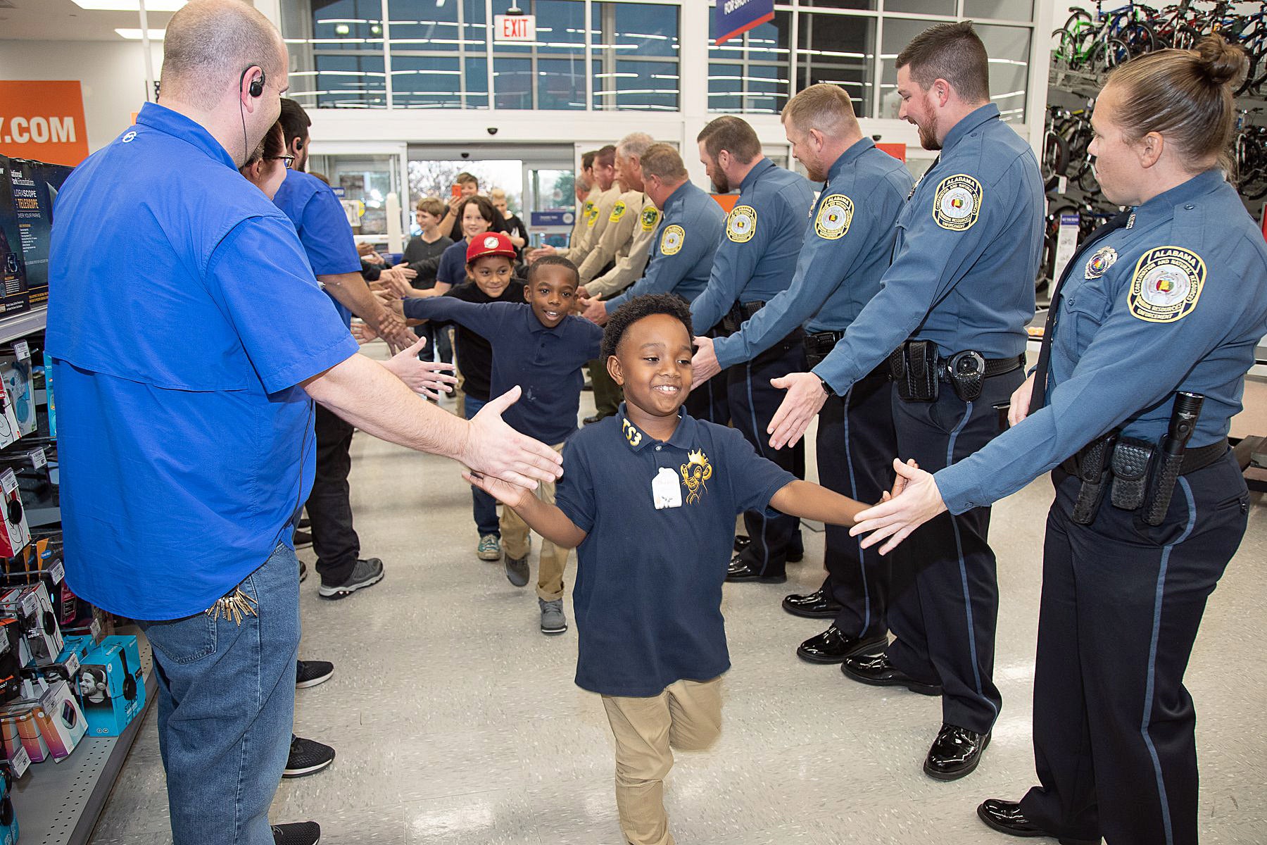 ADCNR Officers Help Spread Christmas Cheer at Academys | Outdoor Alabama